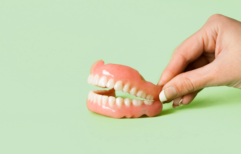Gebitsprothese | Maak uw glimlach compleet! - 4Dental