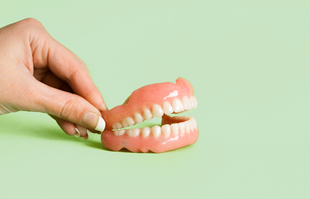 Volledige prothese | Maak een afspraak! - 4Dental Smile
